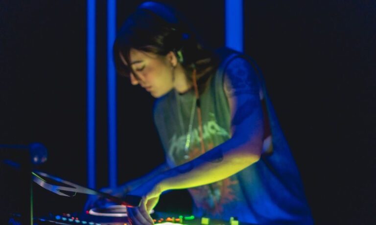 5 Helpful Tips Every Beginner DJ Should Know
